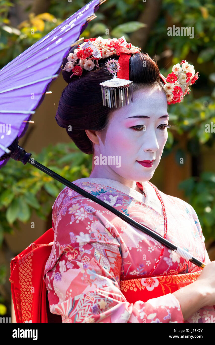 Women japan hostess hi-res stock photography and images - Alamy
