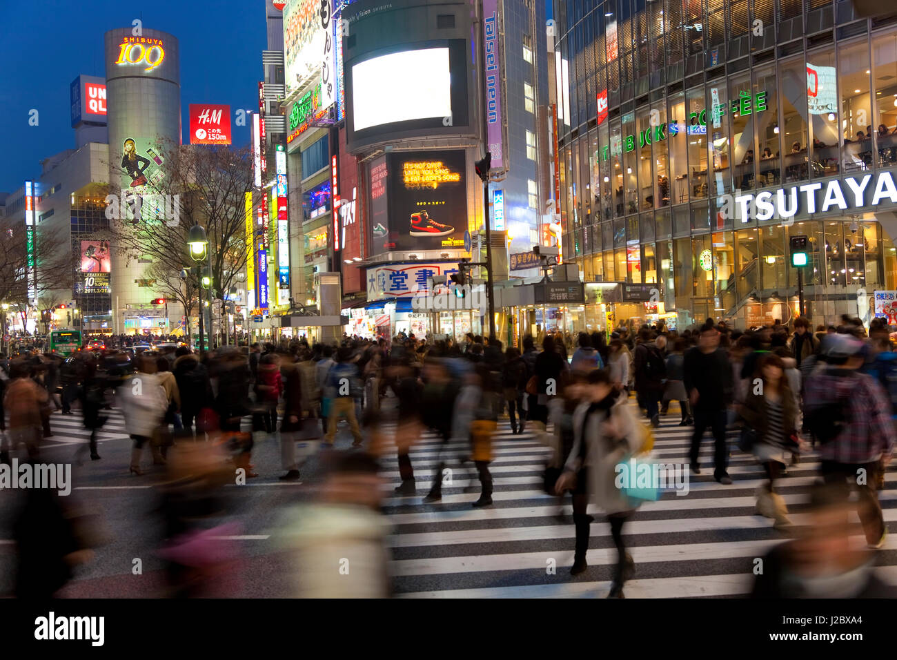 Worlds busiest road crossing, Shibuya, Tokyo, Japan Stock Photo - Alamy