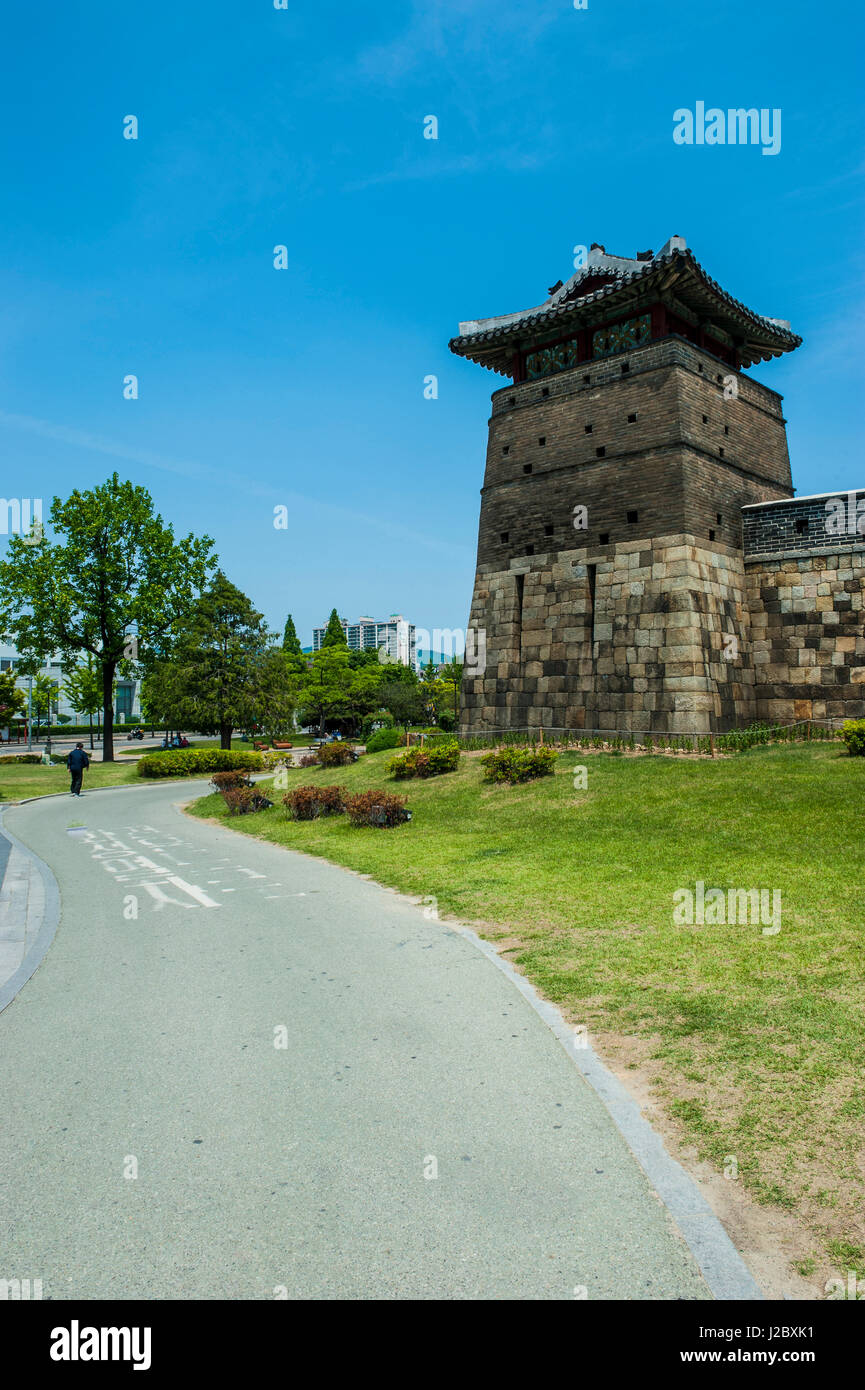 Huge stone walls around the Unesco World Heritage Site, Suwon Fortress ...
