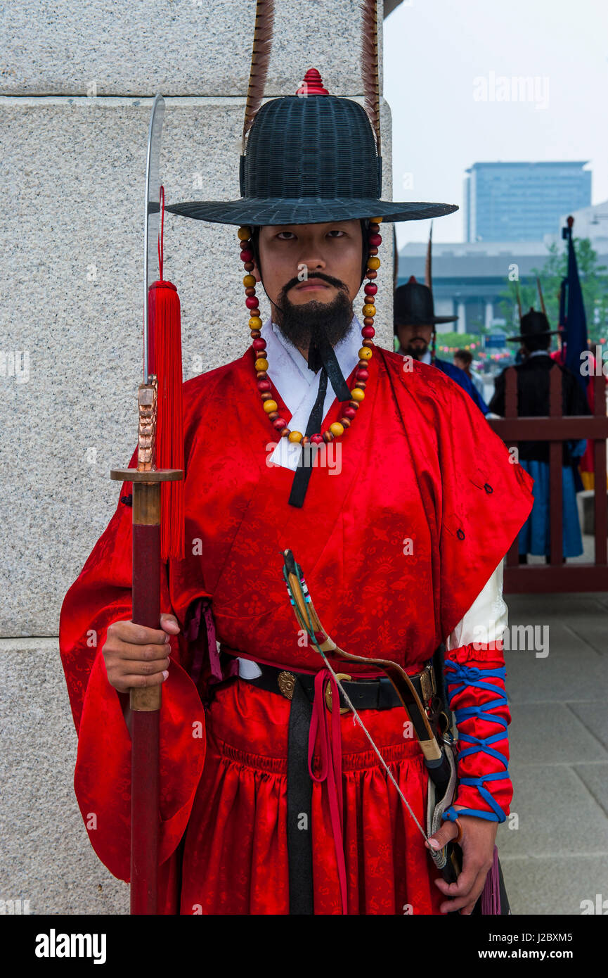 Ceremonial Changing of the Guard, Gyeongbokgung Palace, Seoul, South Korea Stock Photo - Alamy