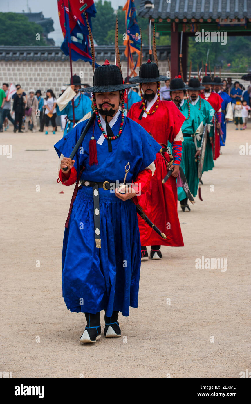Ceremonial Changing of the Guard, Gyeongbokgung Palace, Seoul, South Korea Stock Photo - Alamy