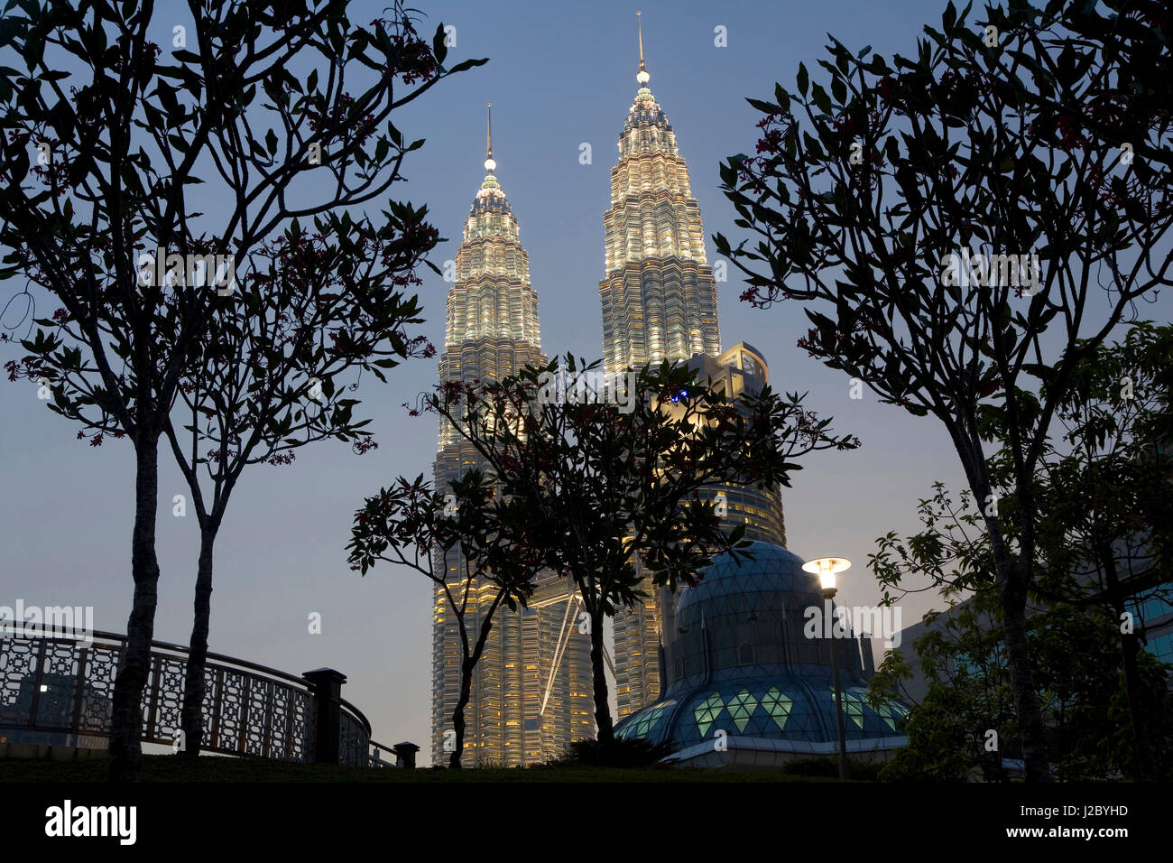 Petronas towers al asyikin mosque hi-res stock photography and images ... Petronas towers al asyikin mosque hi-res stock photography and images ...