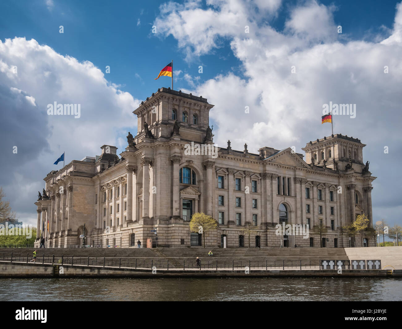 River Spree behind the the german Chancellery in Berlin ...