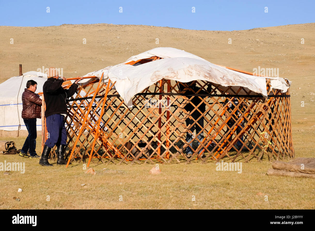Asia, Mongolia, Bayan-Olgi, setting up and dismantling a Ger (yurt ...