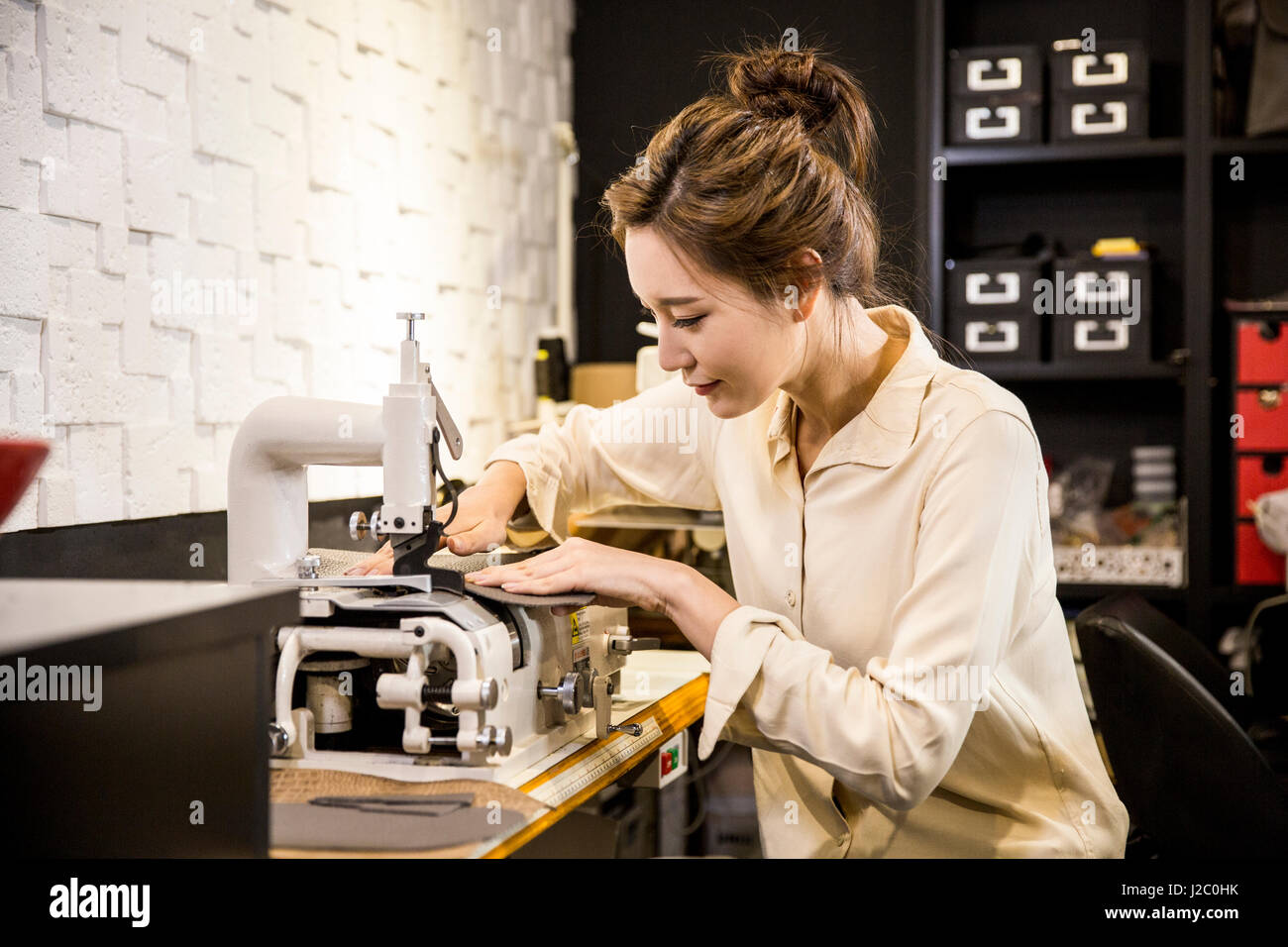 Female designer making a bag Stock Photo - Alamy