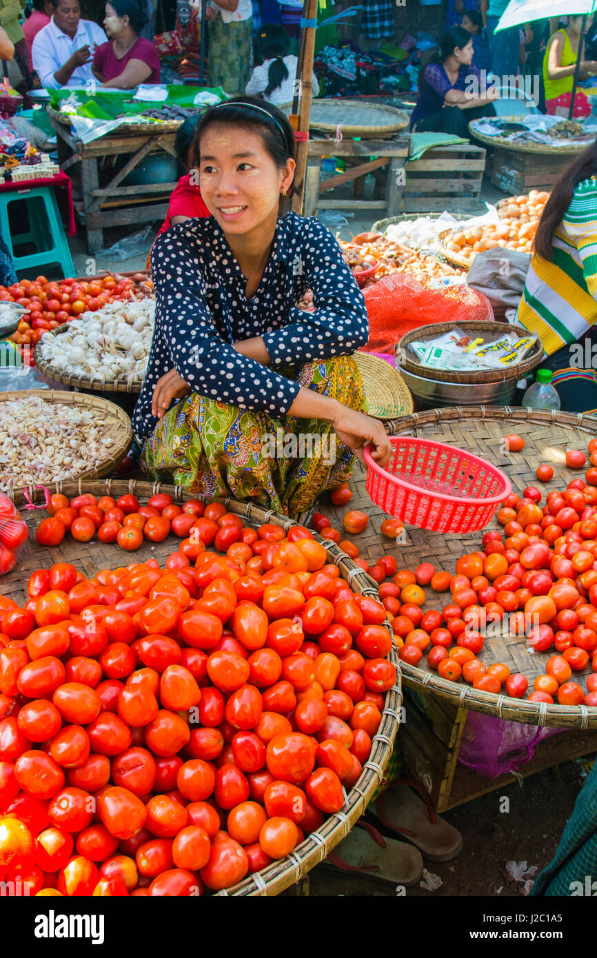 Myanmar. Mandalay. Woman selling tomatoes in the market Stock Photo - Alamy