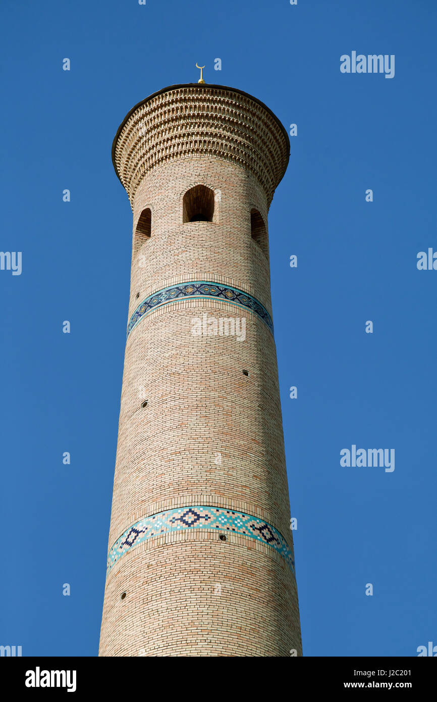 Minaret of a mosque in Uzbeki style, view from below Stock Photo - Alamy