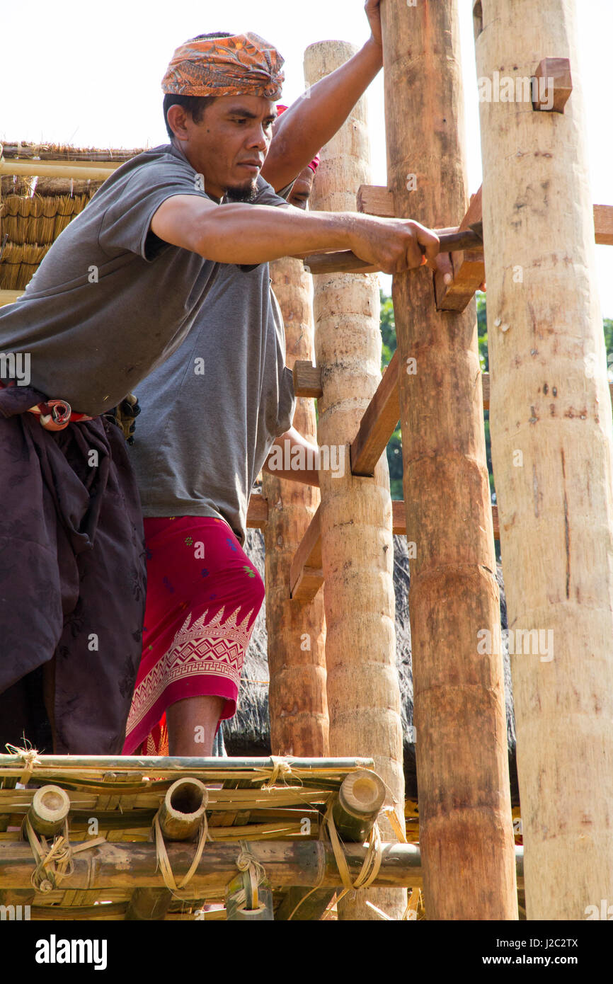 Bali leveling bamboo lashing together hi-res stock photography and images - Alamy