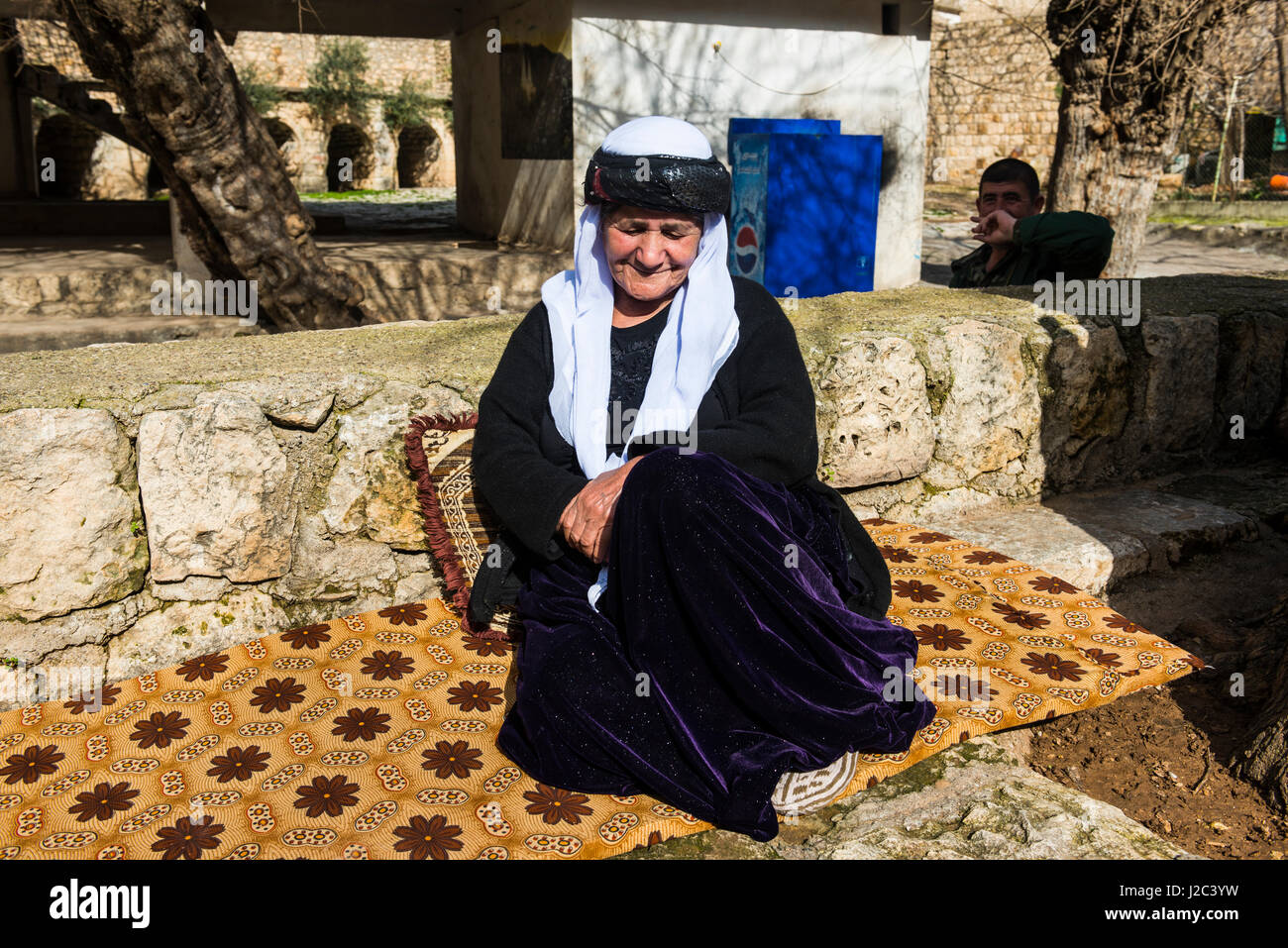 Yazidi woman hi-res stock photography and images - Alamy