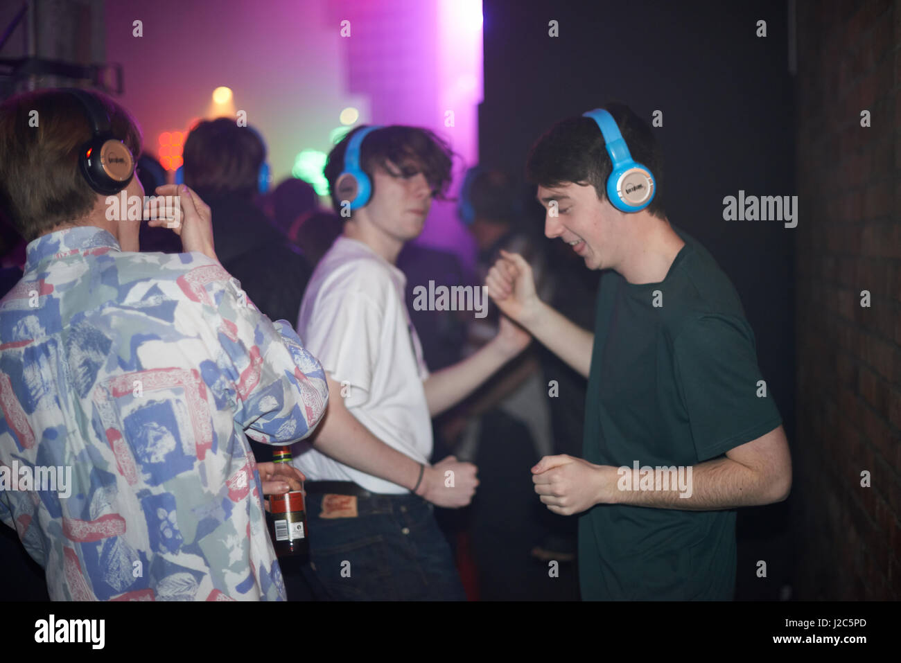 Teens dancing party hi-res stock photography and images - Alamy