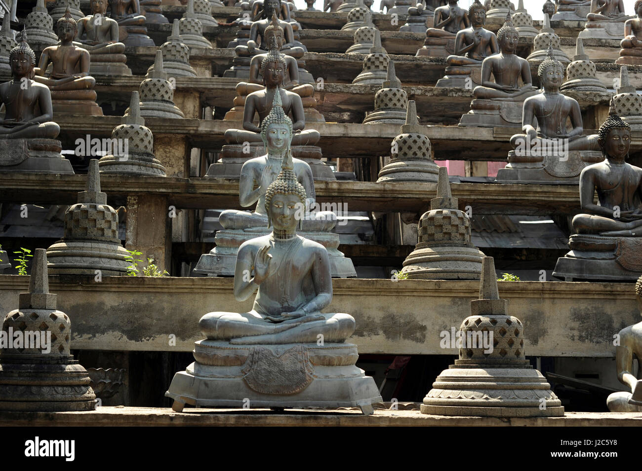 Sri Lanka, Colombo, Gangarama Buddhist Temple Stock Photo - Alamy