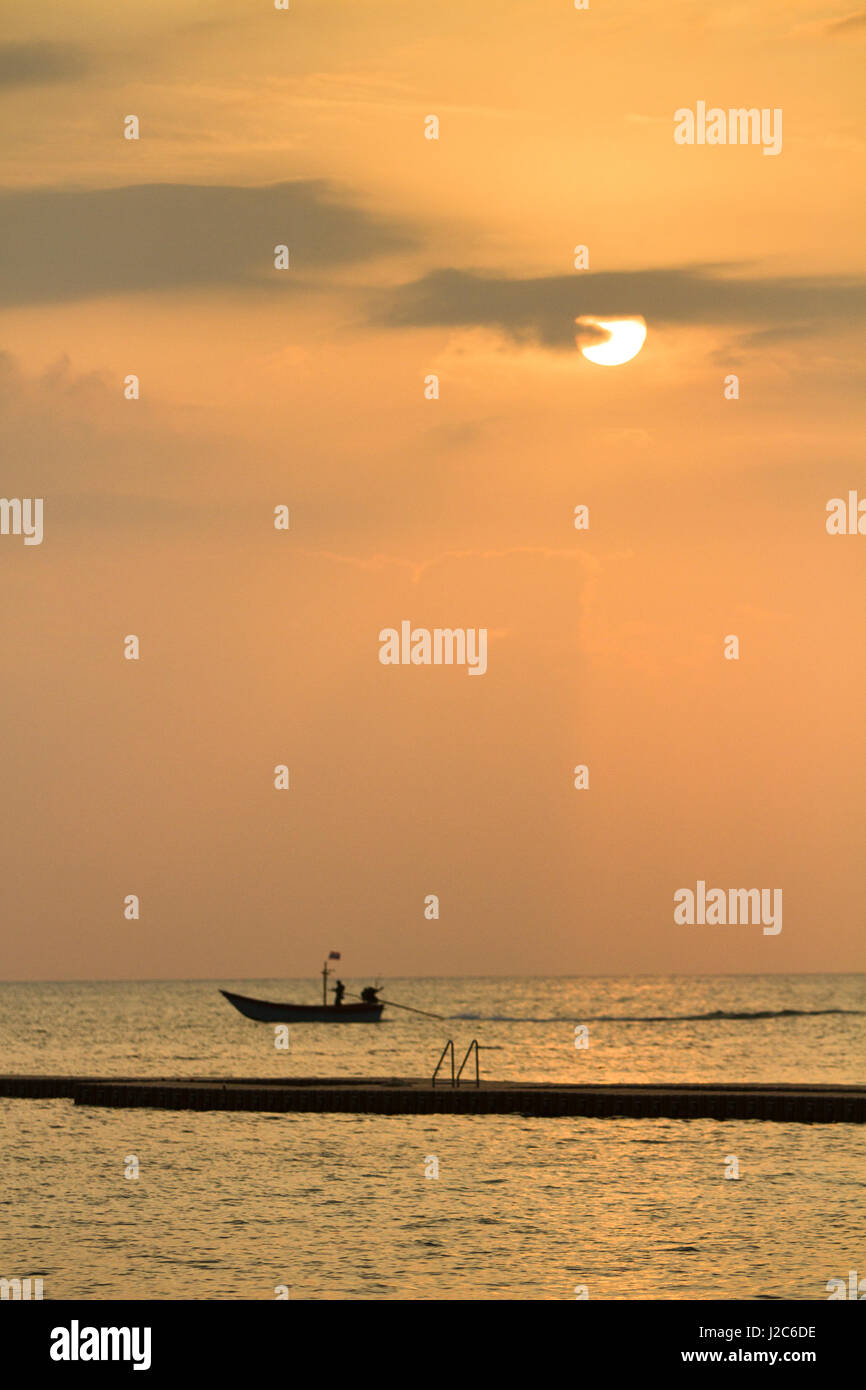 A haad rin beach sunset on ko phangan hi-res stock photography and ...