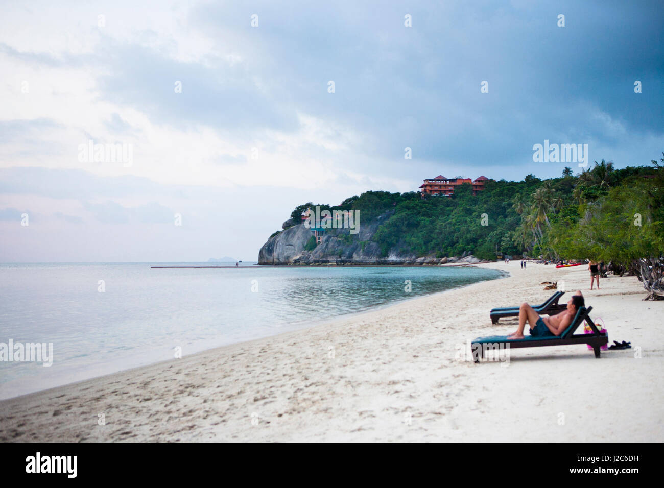 Waiting for the sunset on Haad Rin Beach on Ko Phangan, Thailand Stock ...