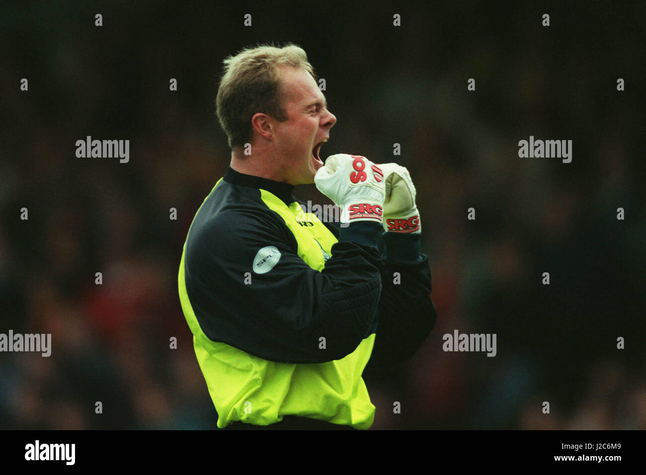 JONATHAN GOULD GLASGOW CELTIC FC 05 October 1998 Stock Photo - Alamy