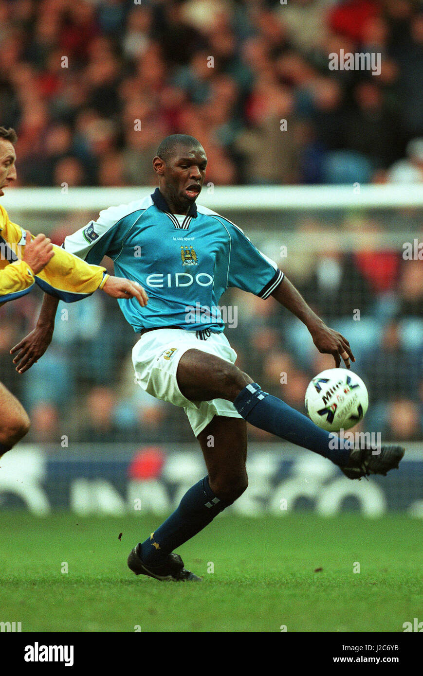 SHAUN GOATER MANCHESTER CITY FC 09 January 2000 Stock Photo - Alamy