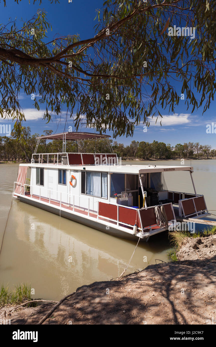 Australia, Murray River Valley, Loxton, houseboats on the Murray River ...