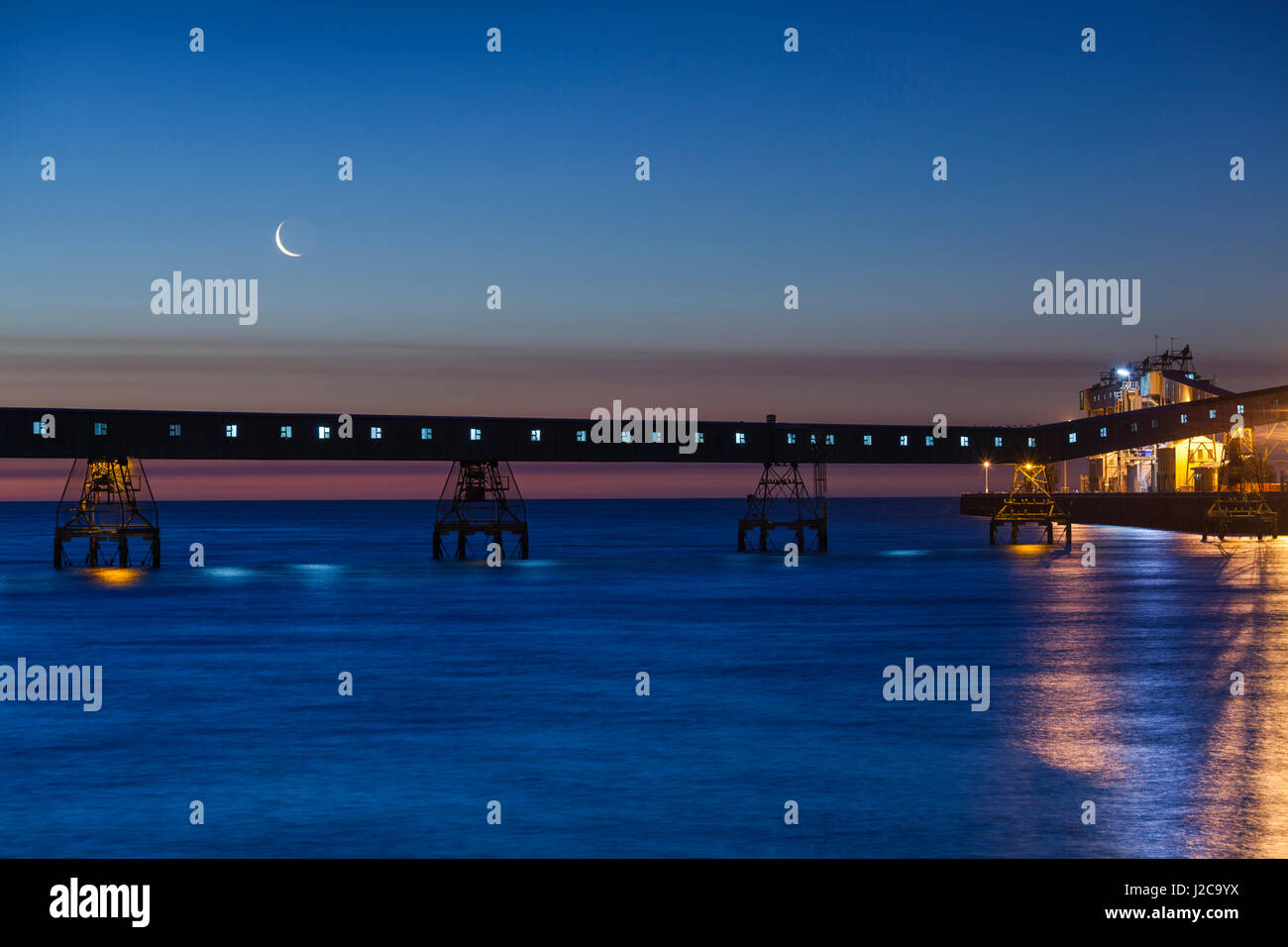 Australia, Yorke Peninsula, Wallaroo, port jetty and grain elevator ...