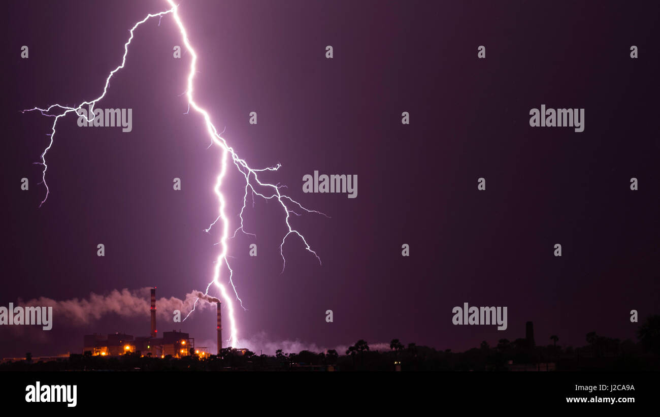 Ap lightning hi-res stock photography and images - Alamy