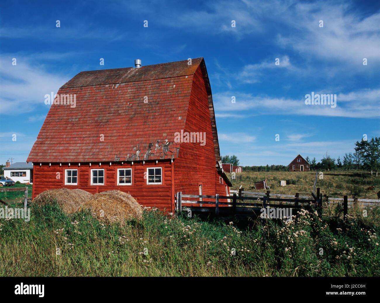 Red barn large format sizes hi-res stock photography and images - Alamy