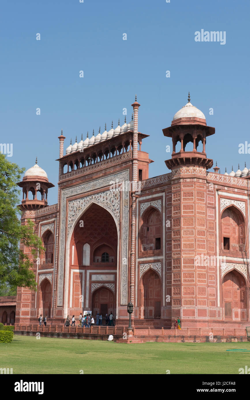 India, Agra, Taj Mahal. Famous landmark memorial to Queen Mumtaz Mahal ...