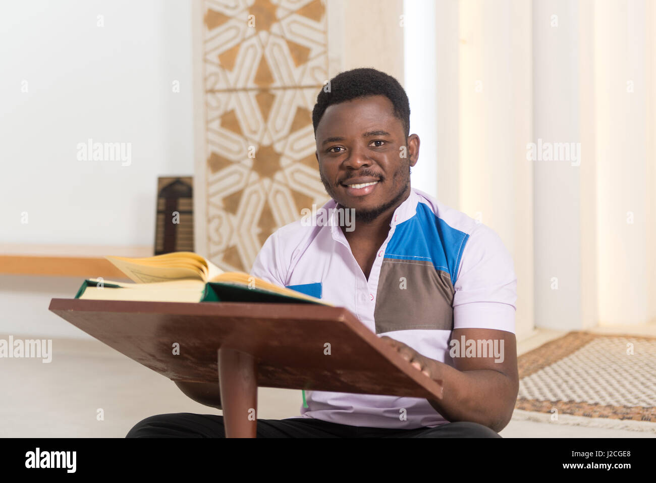 Muslim boy prayer hi-res stock photography and images - Alamy