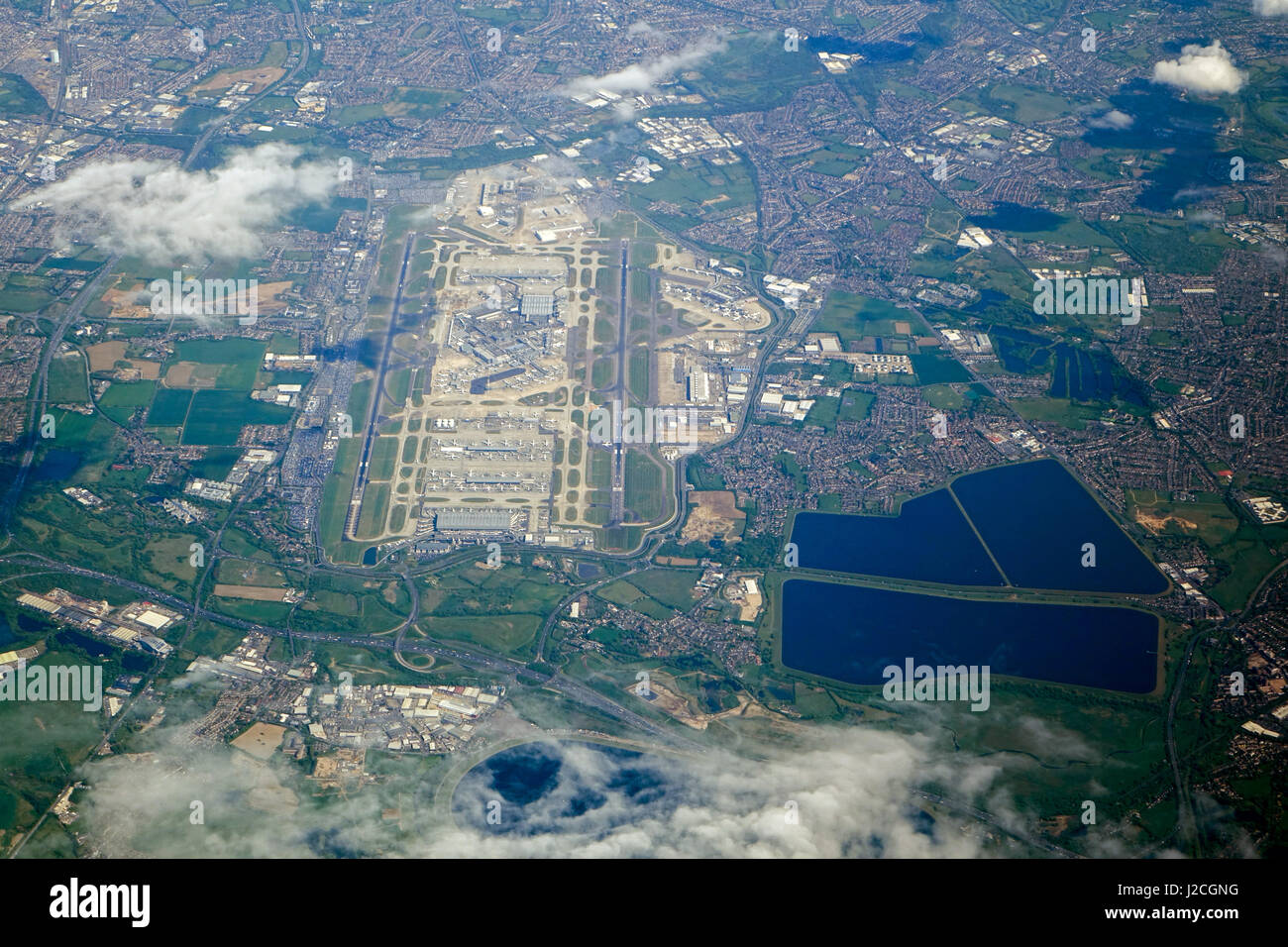 London Heathrow airport with 100 aircraft seen from above Stock Photo ...