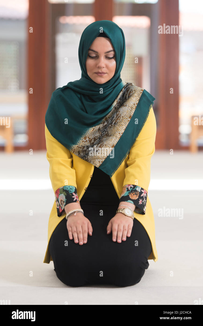 Muslim Woman Making Traditional Prayer To God In Mosque Stock Photo - Alamy