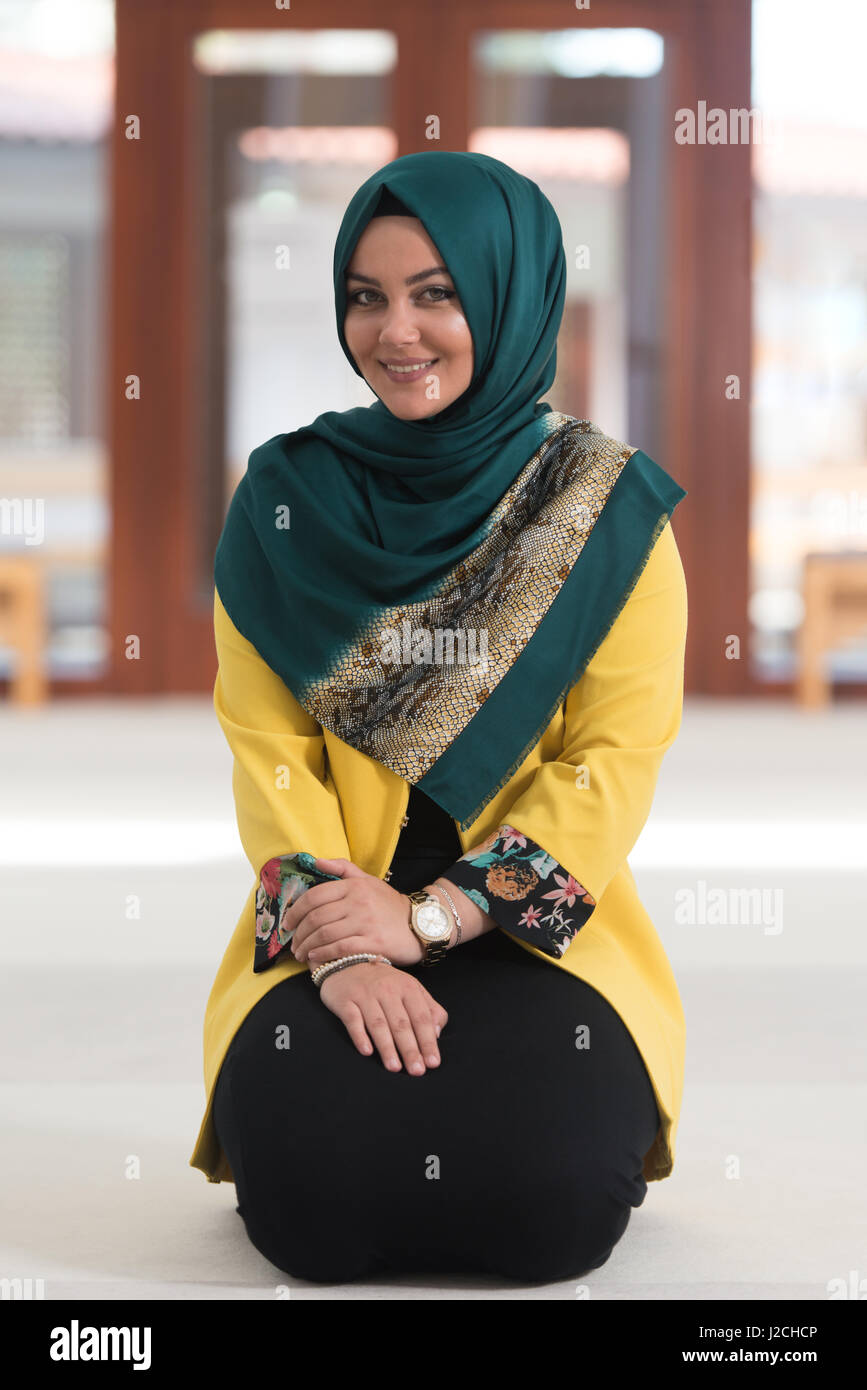Muslim Woman Making Traditional Prayer To God In Mosque Stock Photo - Alamy