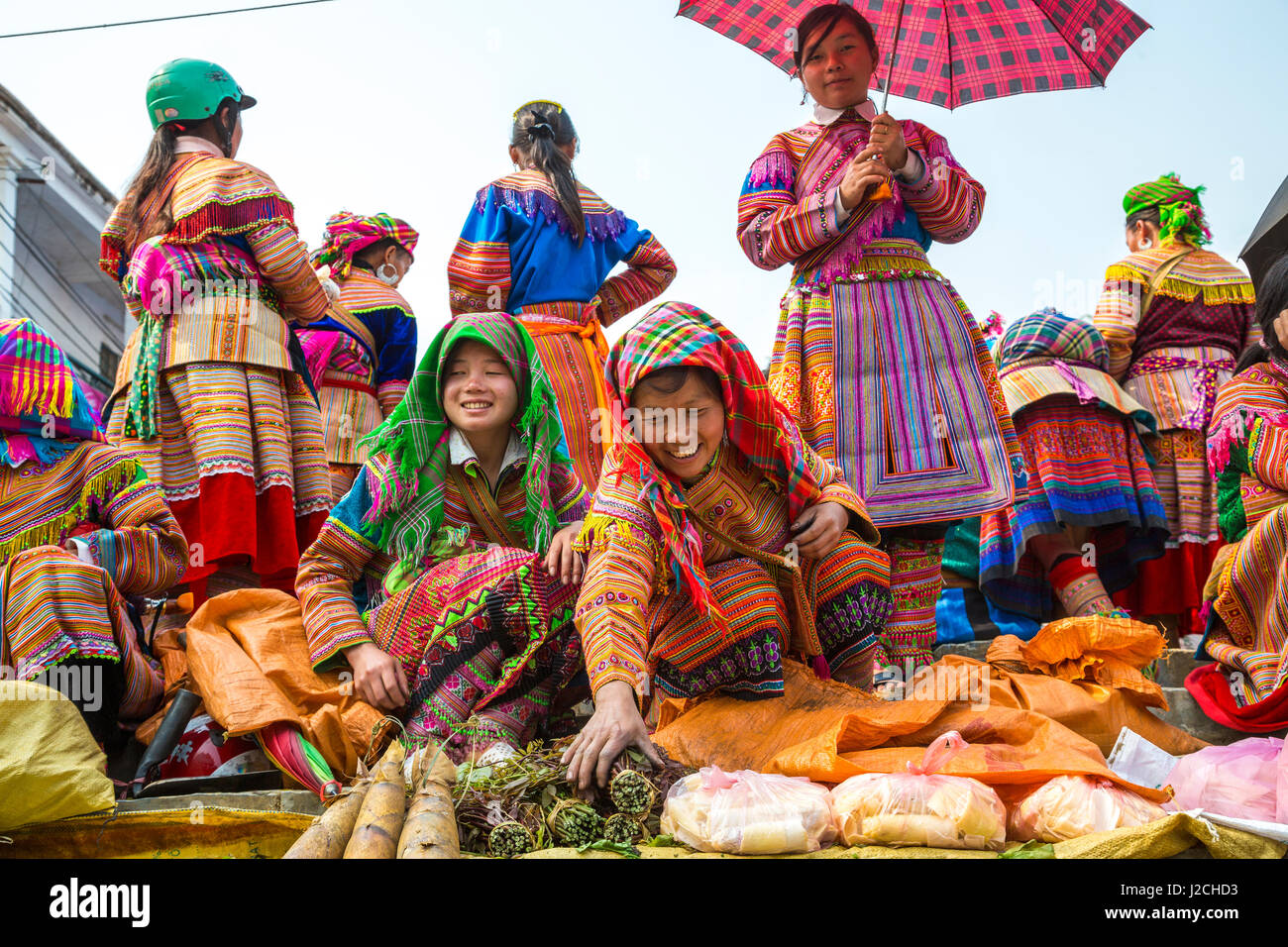 Flower Hmong tribes people at market, Bac Ha, Vietnam Stock Photo - Alamy