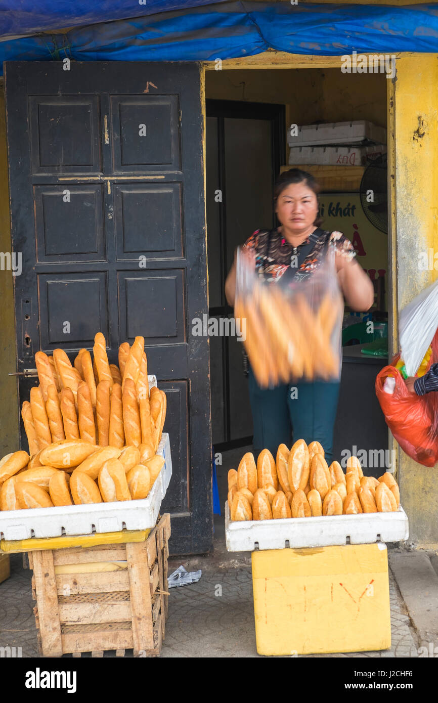 French bread seller, Hanoi, Vietnam Stock Photo - Alamy