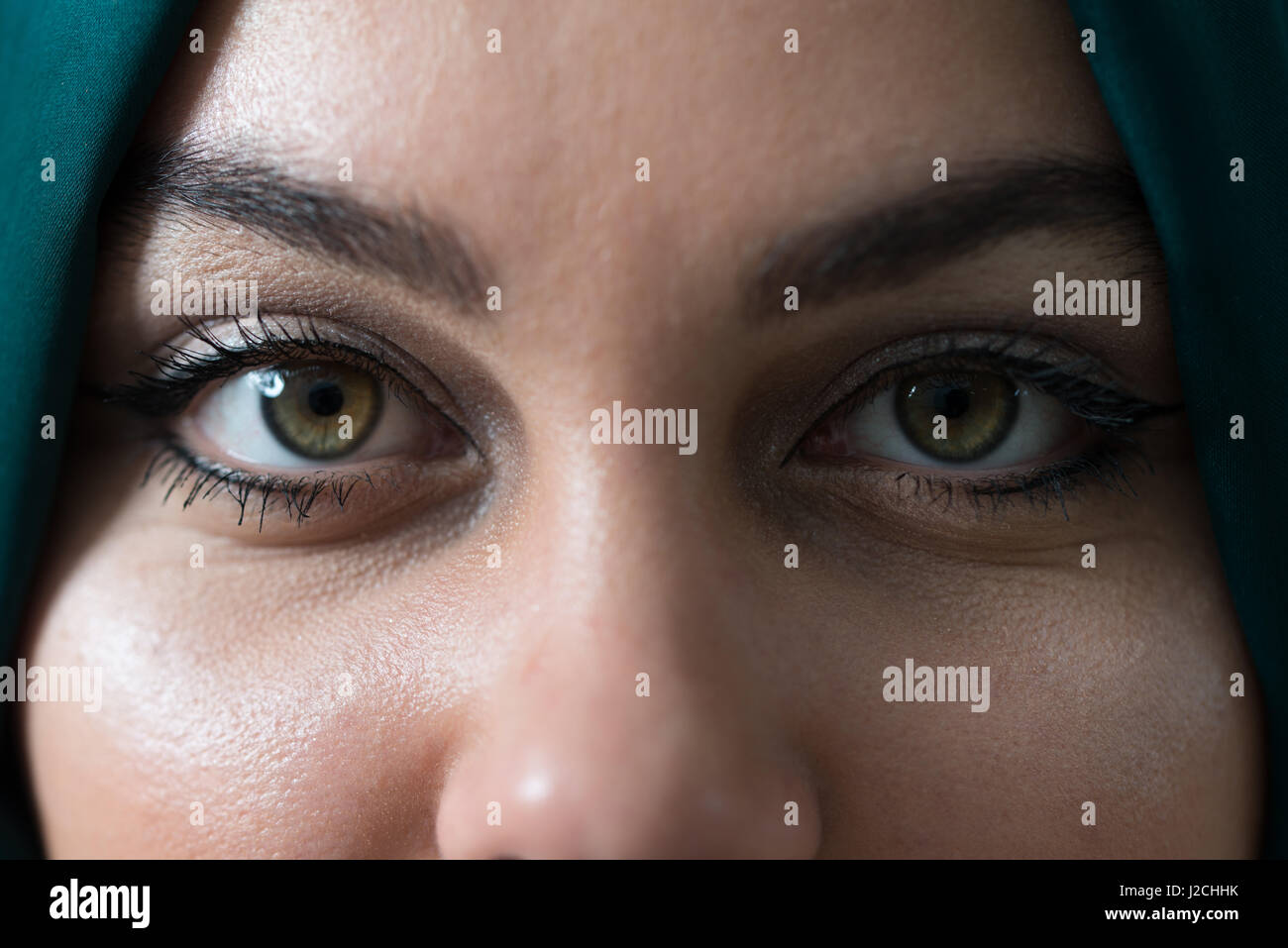 Arabic eyes woman hi-res stock photography and images - Alamy