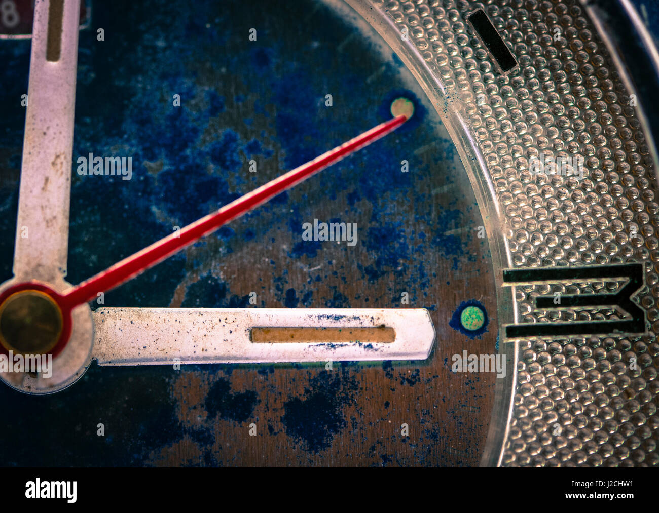 Analog clock with all 3 hands hi-res stock photography and images - Alamy