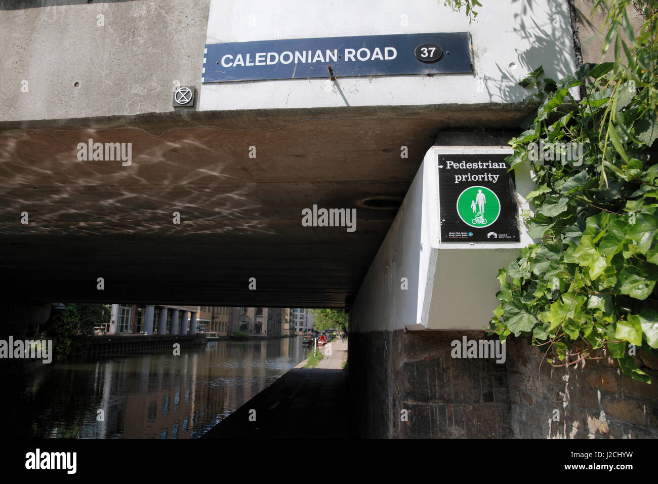Islington canal london 19th century hi-res stock photography and images - Alamy
