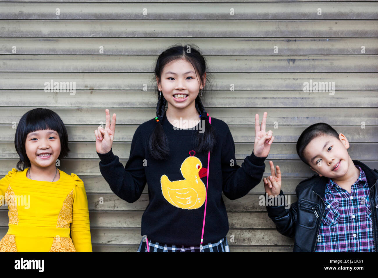 Children showing v for victory hi-res stock photography and images - Alamy