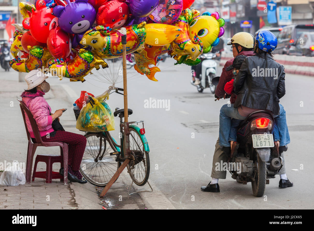 Vietnam, Haiphong, Tet Lunar New Year, balloon seller Stock Photo - Alamy