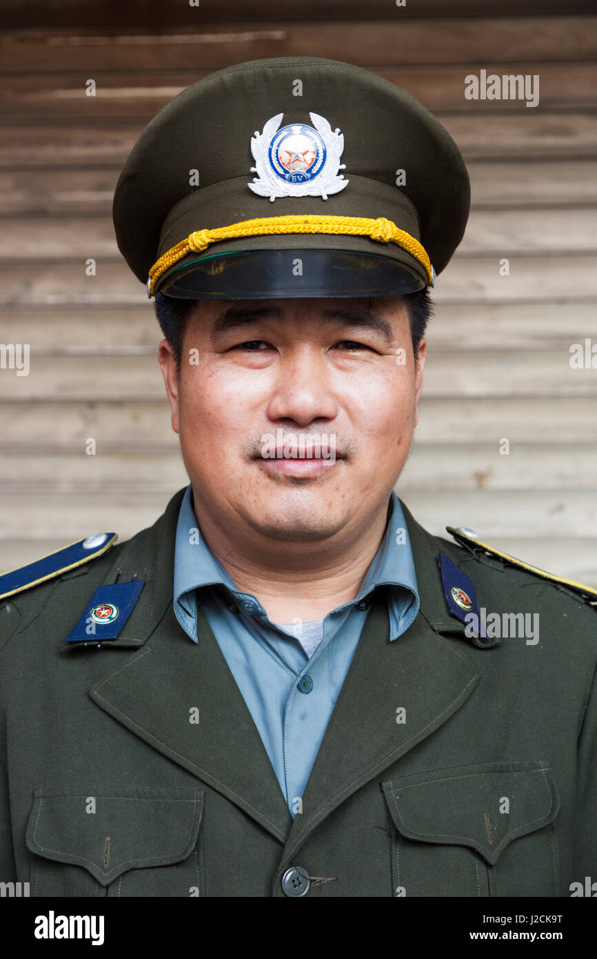 Vietnam, Hanoi. Policeman Stock Photo - Alamy