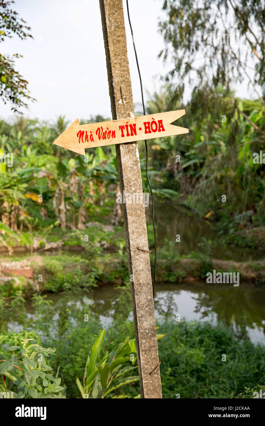 Vietnam road sign hi-res stock photography and images - Alamy