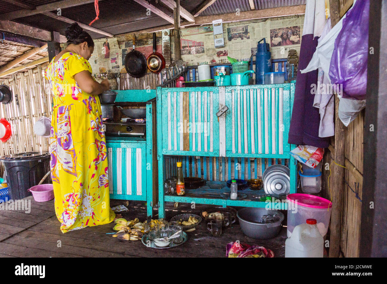 Indonesia, Sulawesi Selatan, Kabupaten Soppeng, Indonesian woman ...