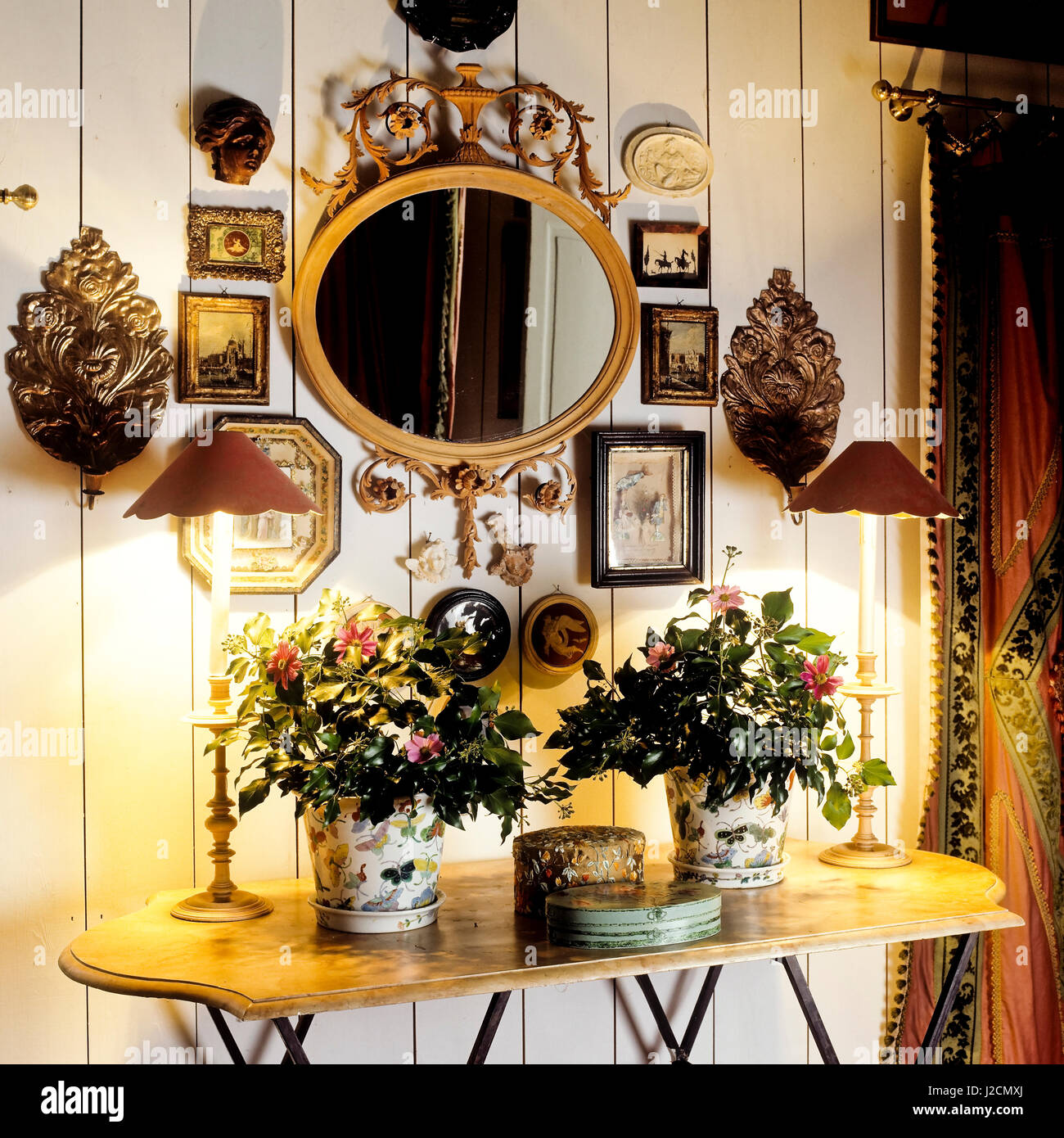 Pictures Display Table High Resolution Stock Photography and Images - Alamy