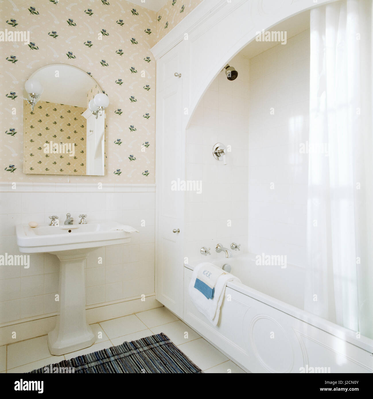 Retro style bathroom Stock Photo - Alamy