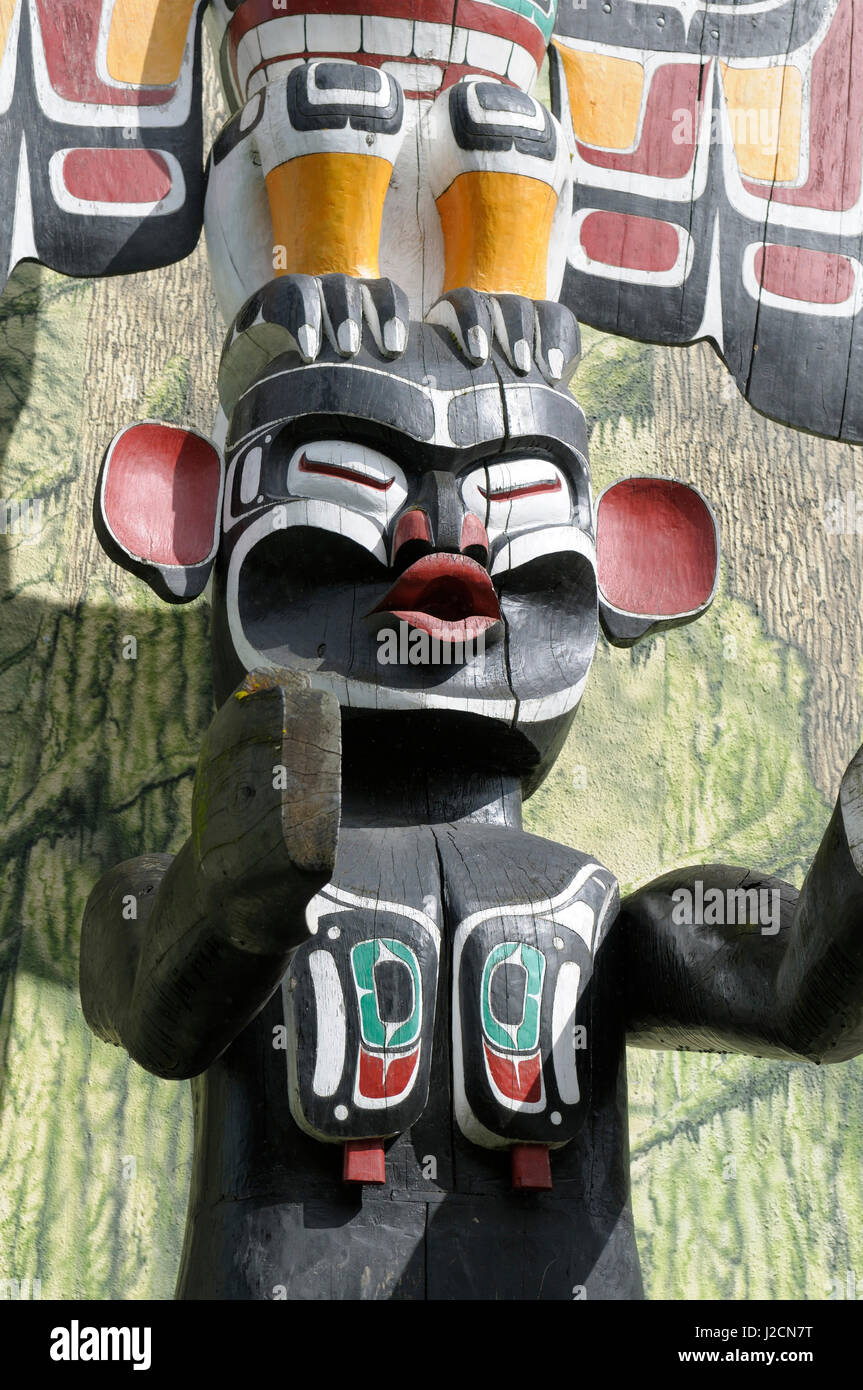 Duncan thunderbird british columbia canada duncan first nations totem ...