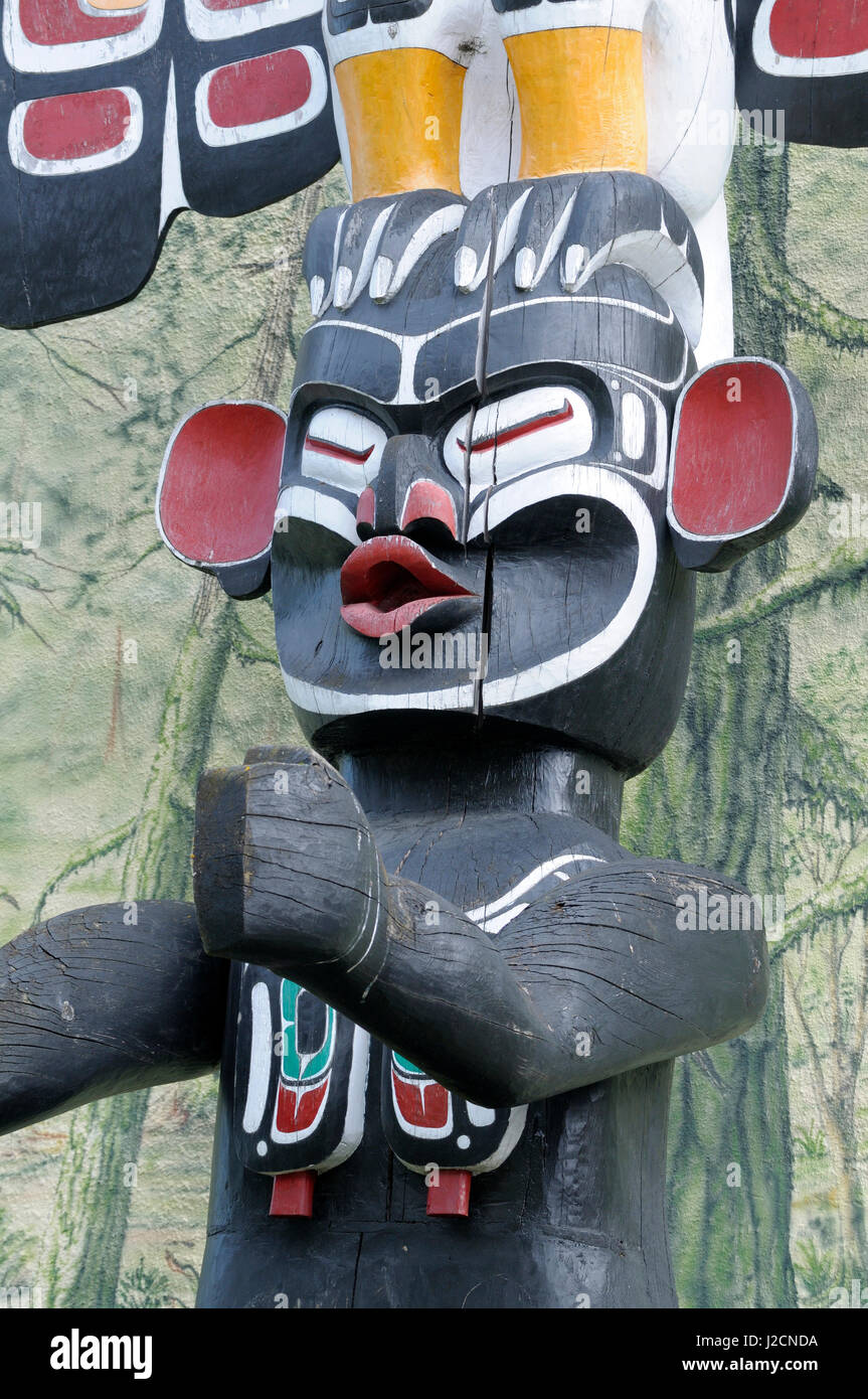 Duncan thunderbird british columbia canada duncan first nations totem ...