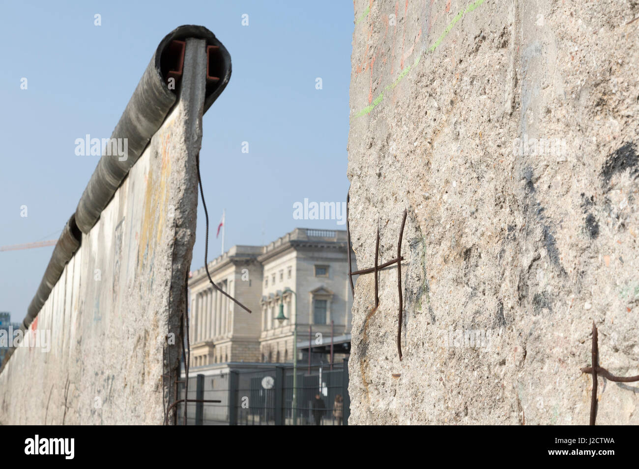 Berlin hole in berlin wall remnant hi-res stock photography and images ...