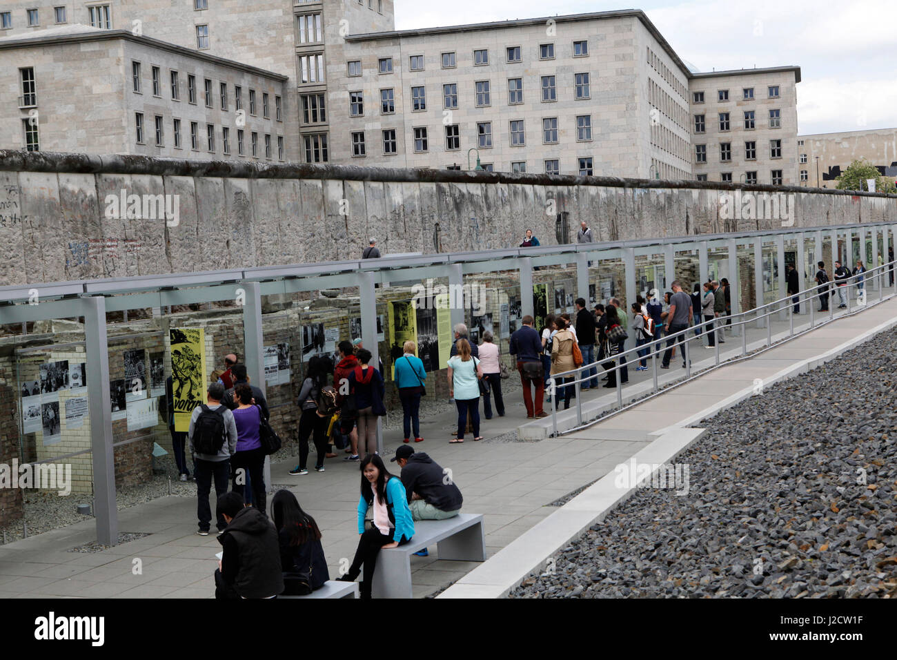 Berlin wall in berlin germany hi-res stock photography and images - Alamy