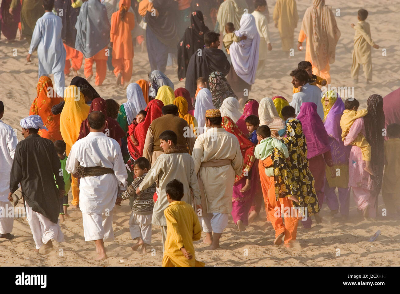People gathering up for Channan Peer festival in Cholistan, Bahawalpur ...