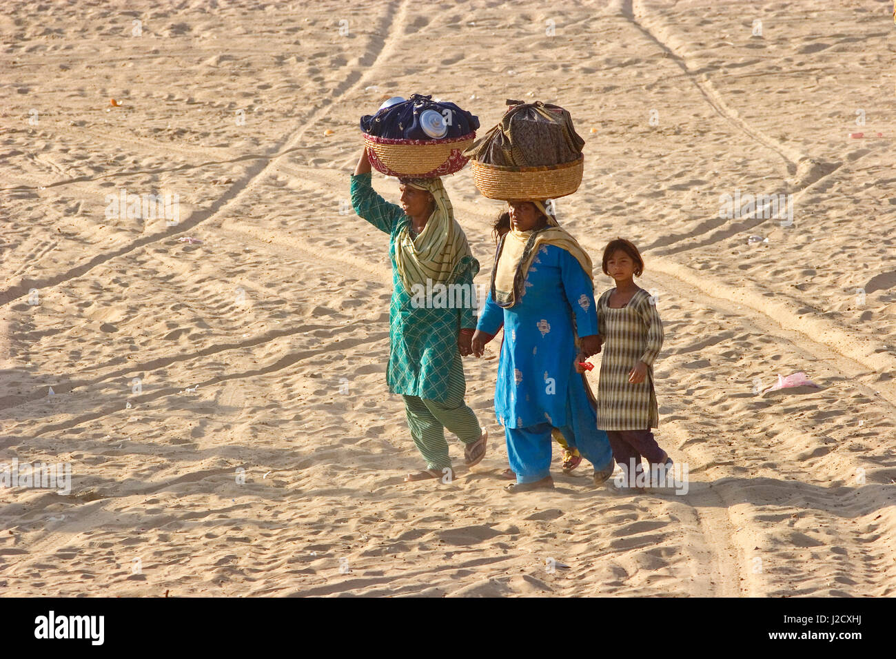 People gathering up for Channan Peer festival in Cholistan, Bahawalpur ...