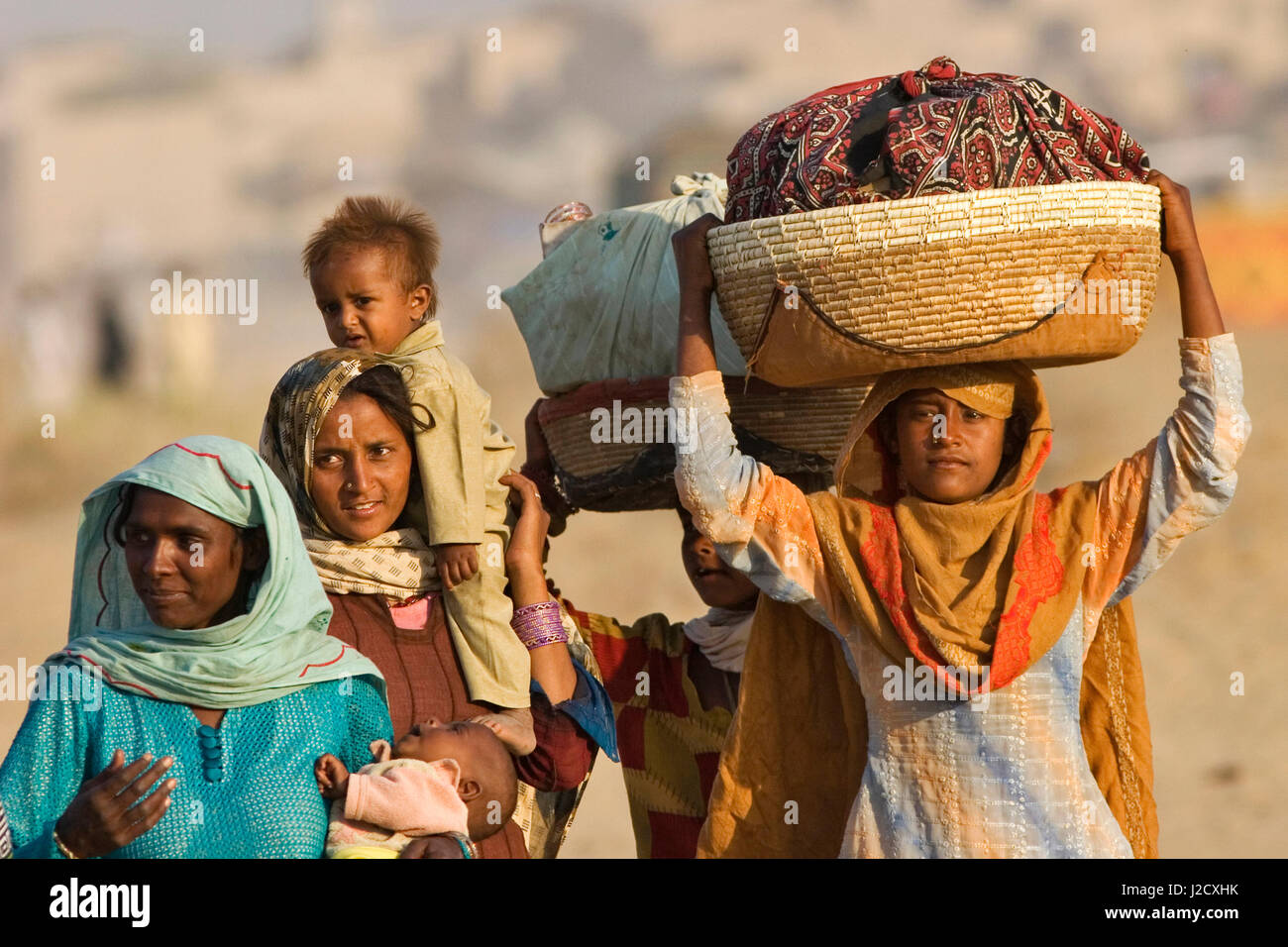 People gathering up for Channan Peer festival in Cholistan, Bahawalpur ...