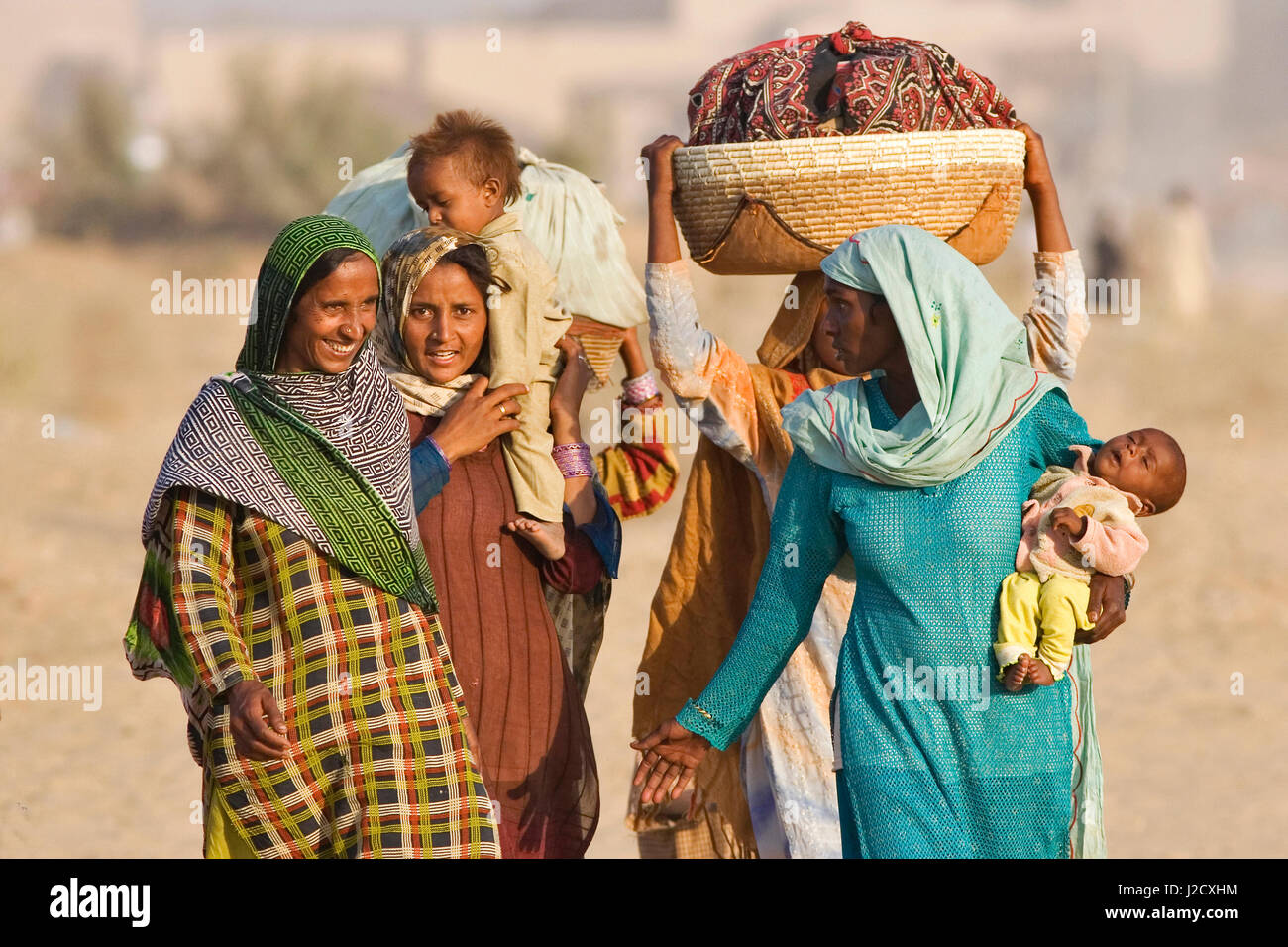 People gathering up for Channan Peer festival in Cholistan, Bahawalpur ...