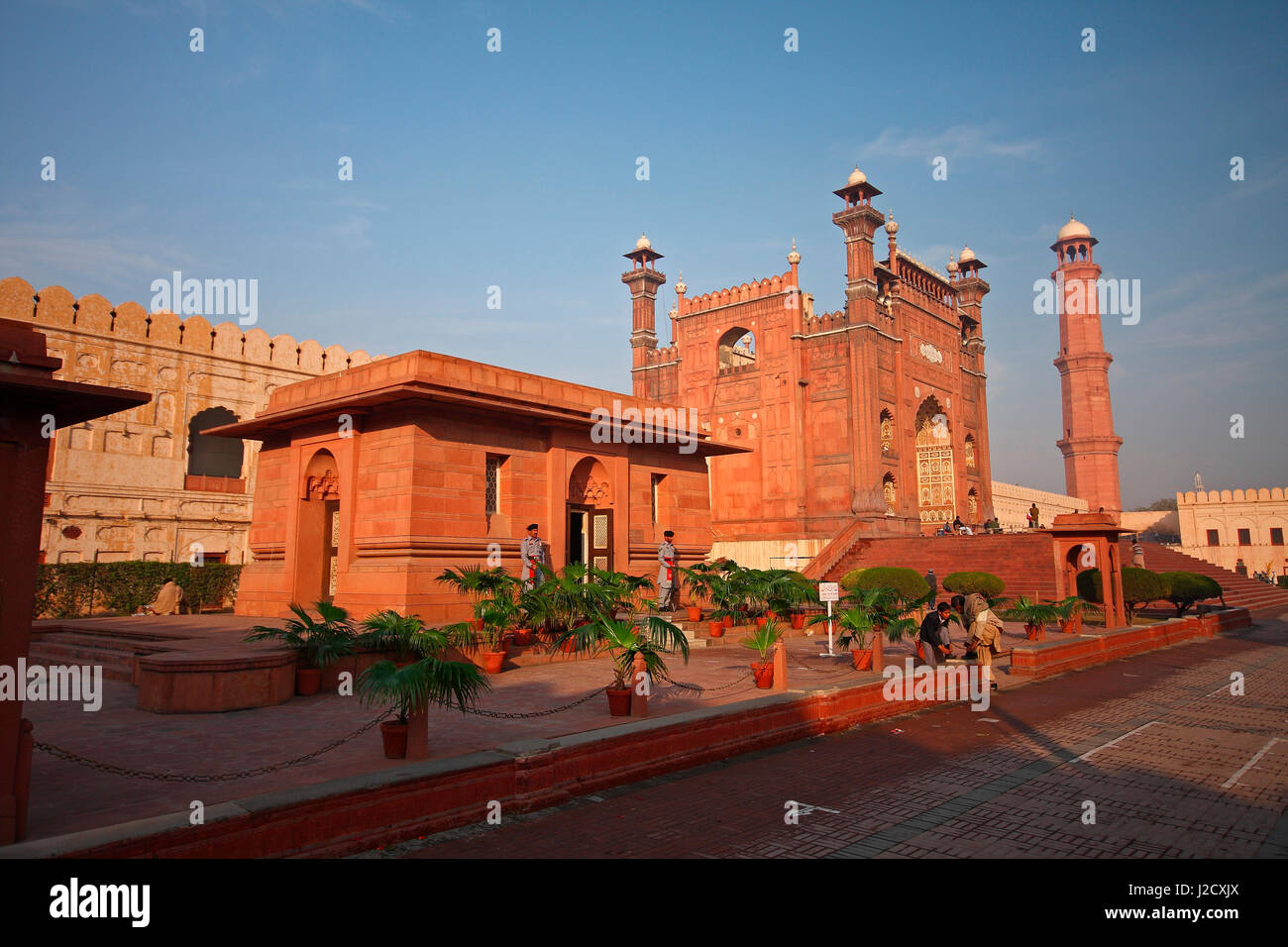 View badshahi masjid hi-res stock photography and images - Alamy