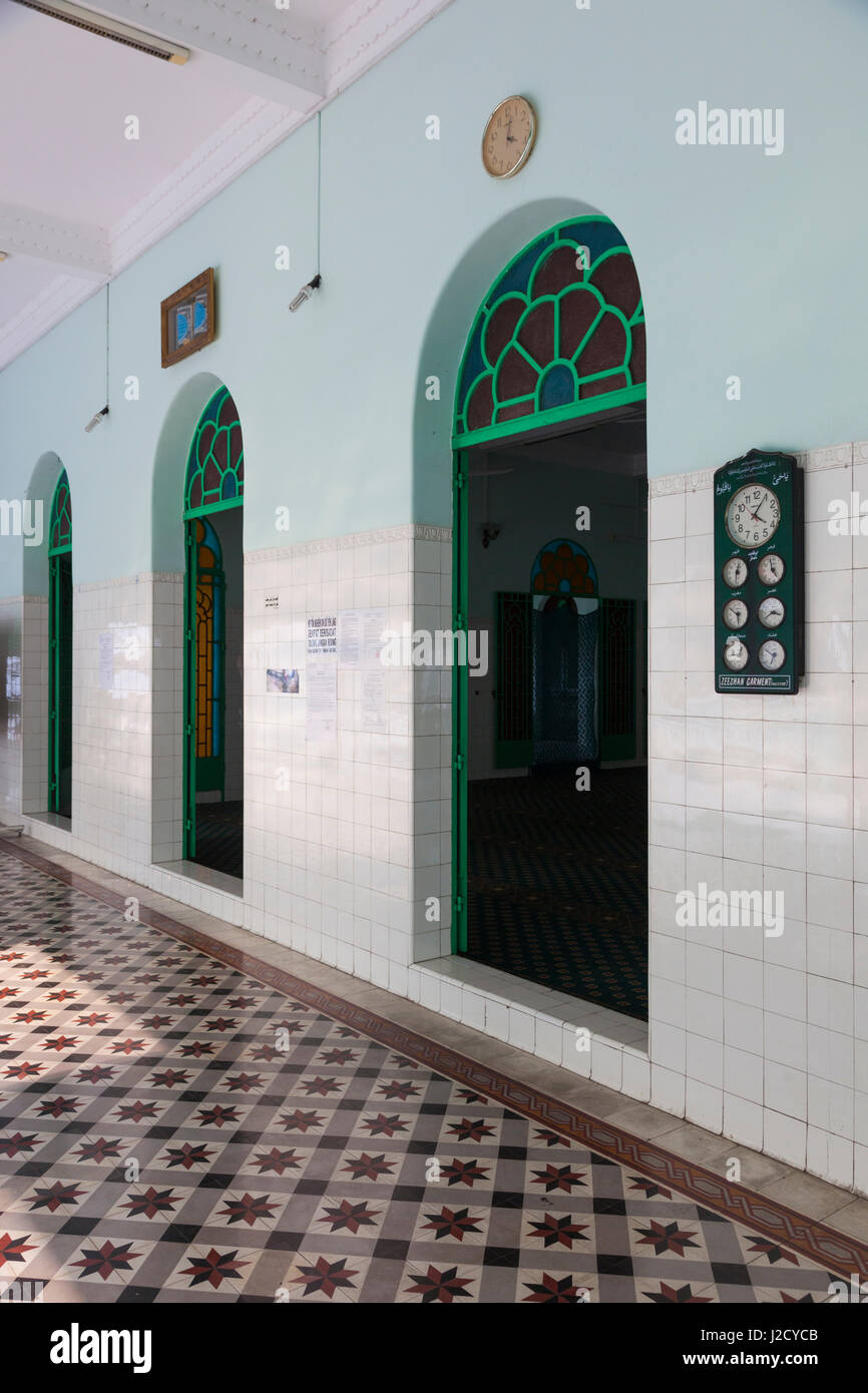 Vietnam, Ho Chi Minh City. Saigon Central Mosque, clock Stock Photo - Alamy